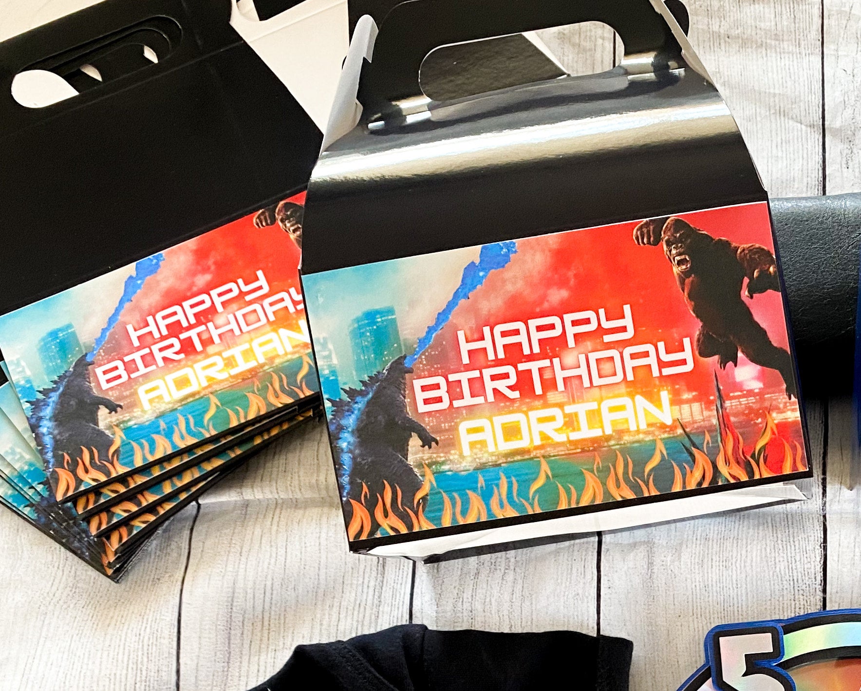 Personalized Godzilla vs. King Kong Favor Boxes - Unique Custom Party ...